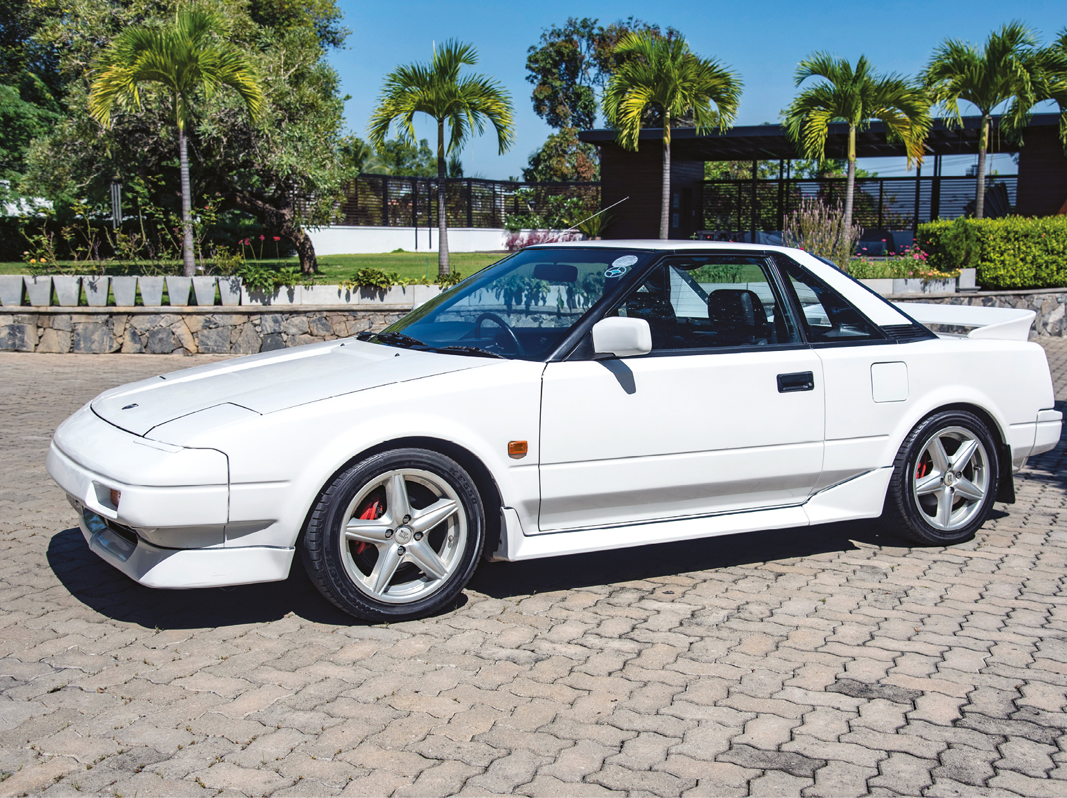 CLASSIC CARS 1987 Toyota MR2 - LIVING