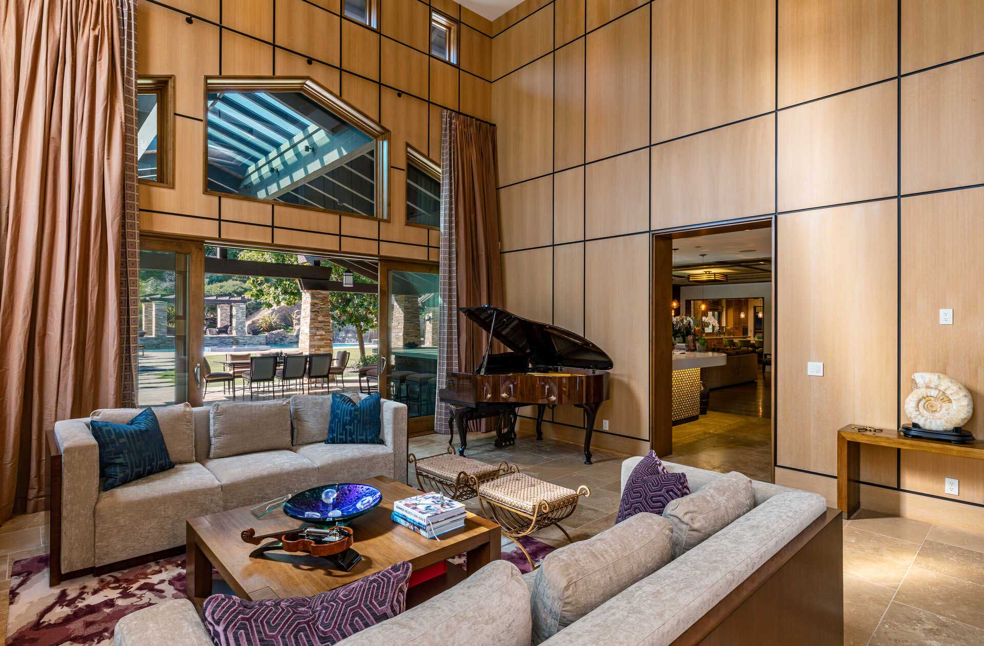 LOOK INSIDE LUKE SKYWALKER’S HIDDEN HILLS HOME! - LIVING