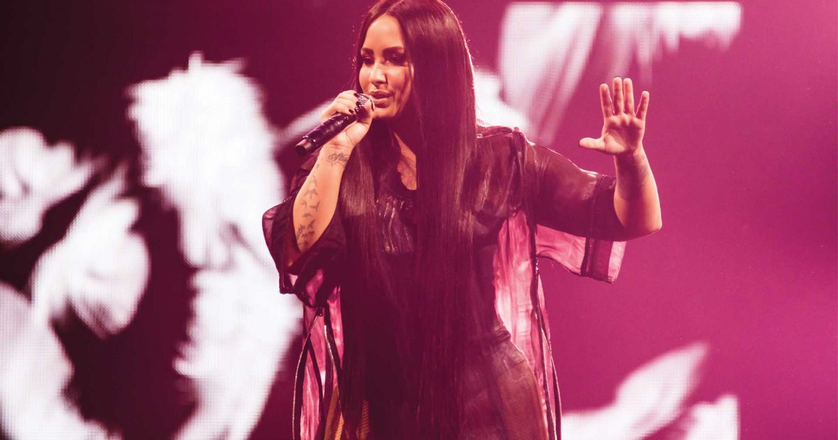 World Of Music - DEMI LOVATO | LIVING