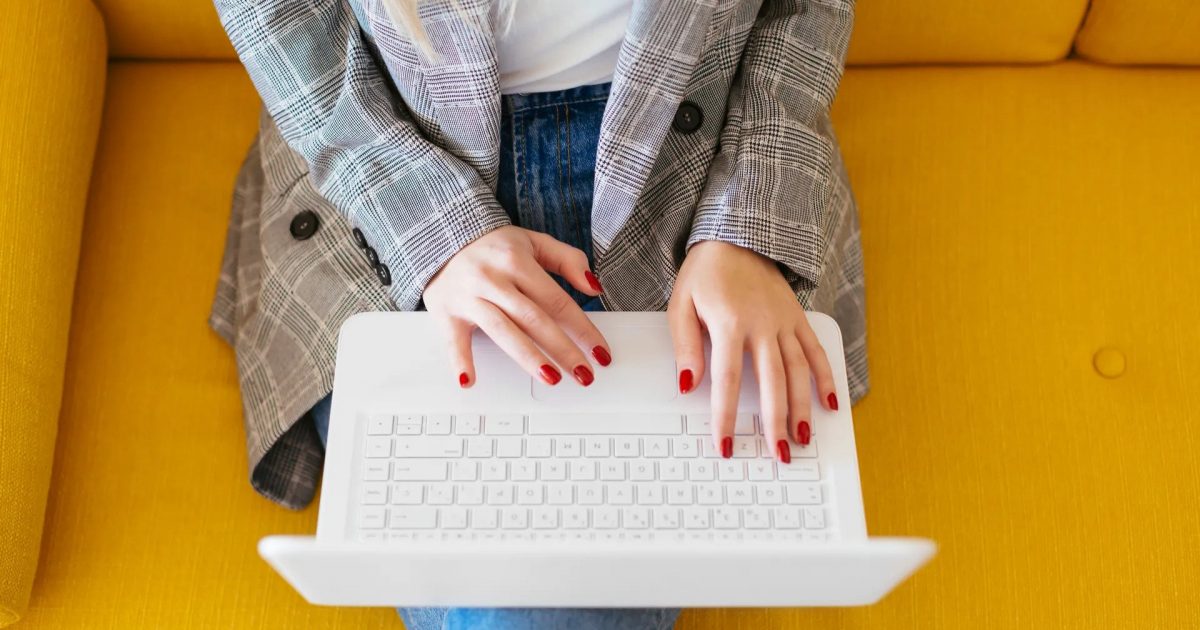 HOW MUCH WORK ARE YOU REALLY SUPPOSED TO DO AT WORK? - LIVING