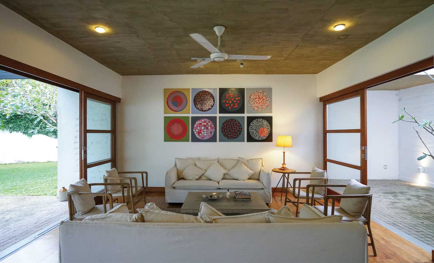 Luxurious Mansion - At Thurstan | LIVING