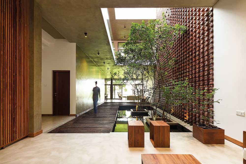 TALKING SPACES - Inspiring Connections | LIVING